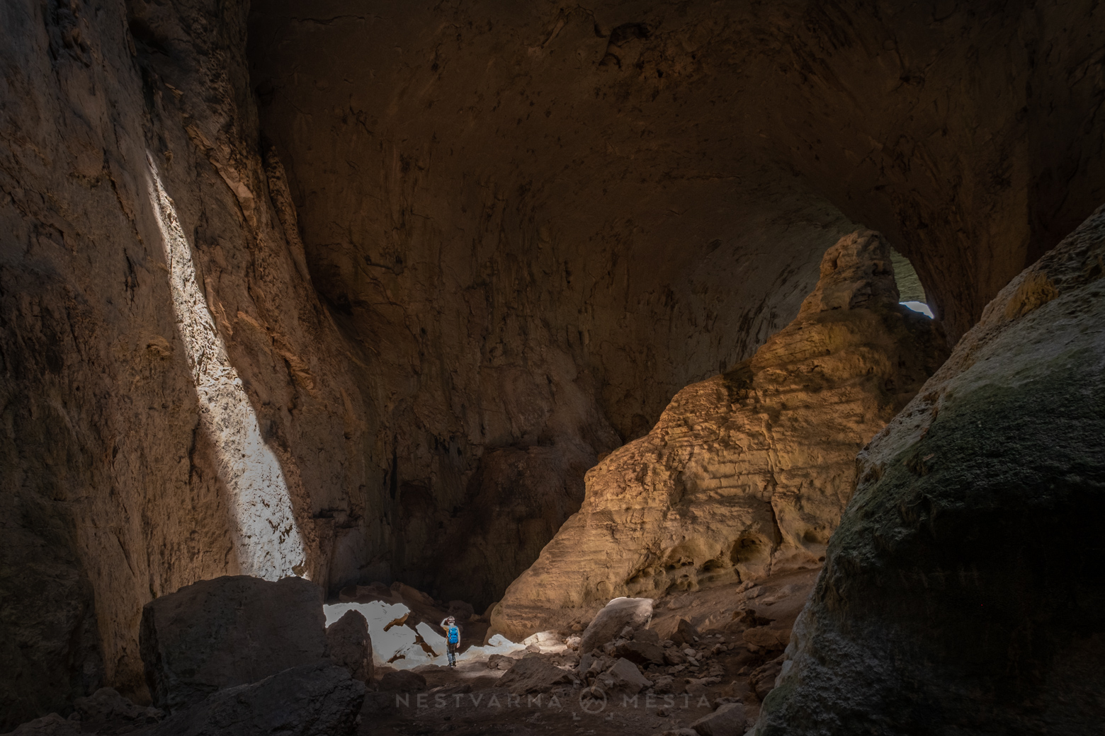 Проходна и Деветашка пещера. – NESTVARNA MESTA.